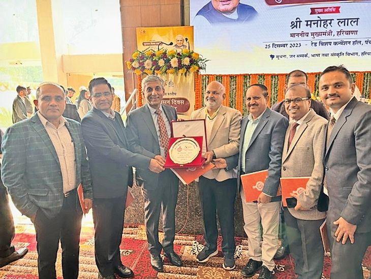 Chief Minister honored Deputy Director of Agriculture Dr. Sukhdev Singh ...