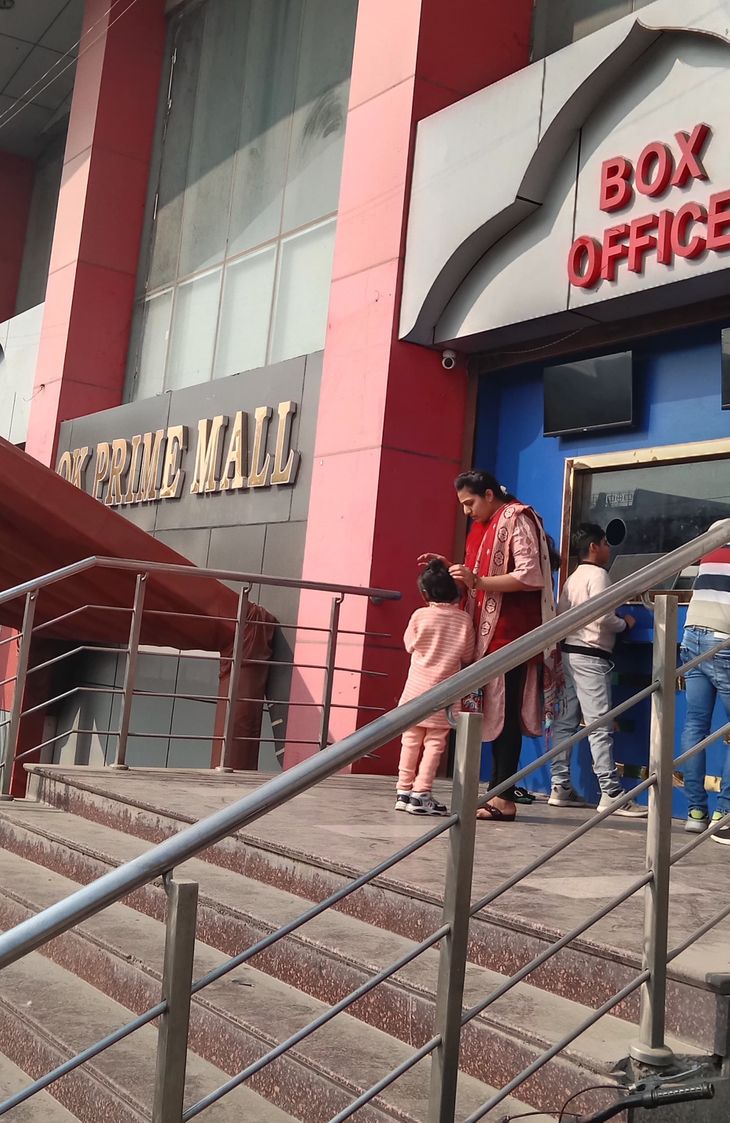 The deadline to vacate Angel Prime Mall located in Sector-11 is reaching in 3 days, shopkeepers ...