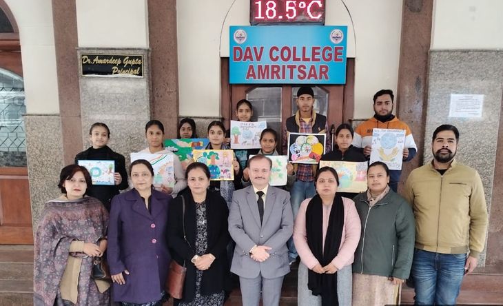 Poster Making Competition in DAV College | डीएवी कॉलेज में पोस्टर ...