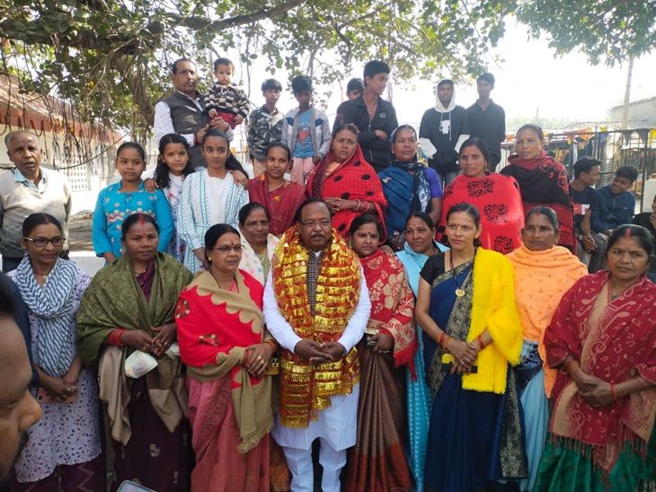 Cabinet Minister Ramvichar Netam's grand welcome in Ambikapur | मंत्री ...
