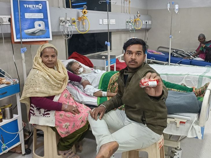 Expired biscuits distributed to patients in ICU ward | ICU वार्ड में मरीजों को बांटे खराब ...