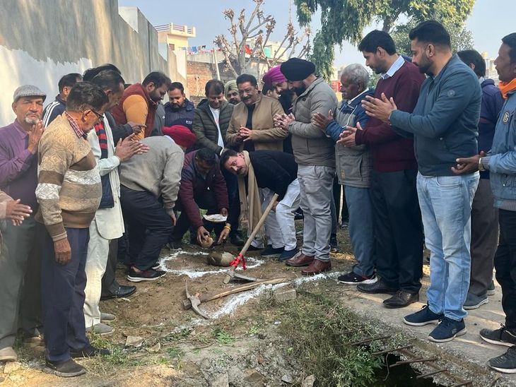 Inaugurated the development work of drain from Khatri Bhawan to ...