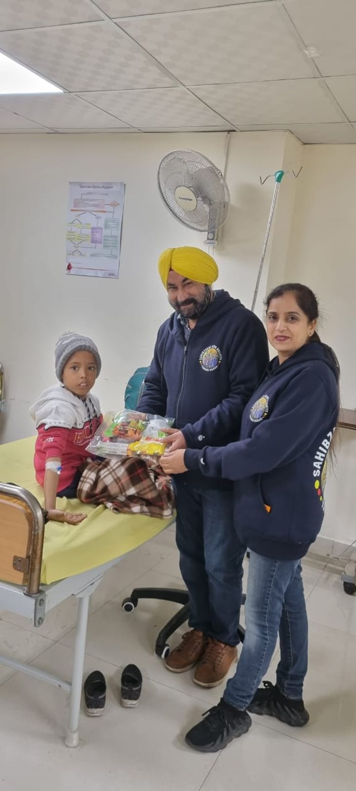 Society distributed food items in Thalassemia ward | सोसाइटी ने ...