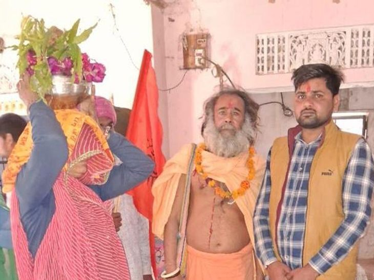 The urn worshiped in Ayodhya reached Niwai | निवाई पहुंचे अयोध्या में ...