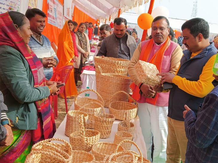 DM established village chaupal in Kaushambi