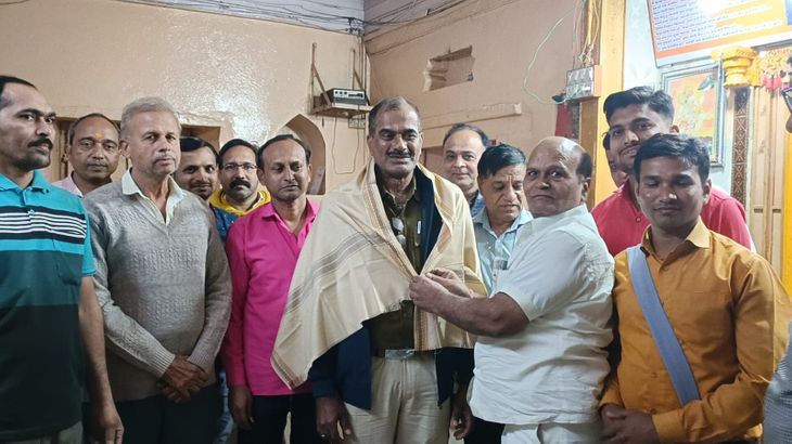 Farewell to the police station incharge on transfer | स्थानांतरण होने ...