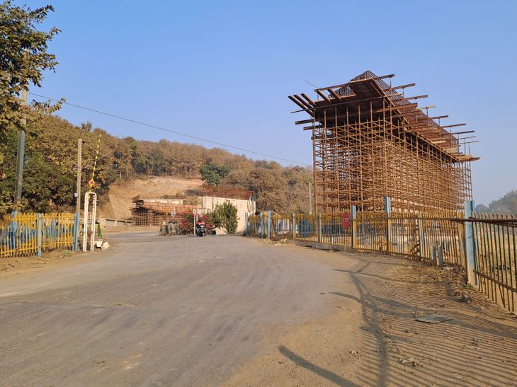 Overbridge construction on Bina-Sagar road