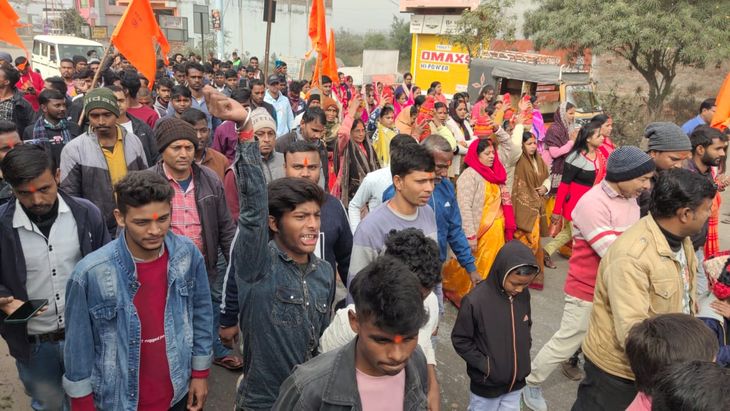 City tour of Ram devotees with Akshat Kalash worshiped in Ayodhya