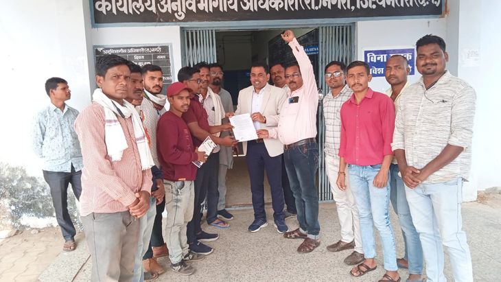 Protest against cutting of trees in Hasdev forest, memorandum submitted ...