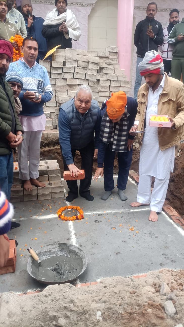 Raman Tyagi laid the foundation stone of Nishan Sahib of Sant Ravidas ...