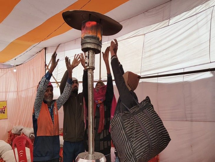 Temperature reaches 5 degrees Celsius in Mathura, people taking help of ...