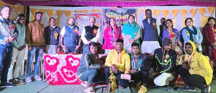 Dokla got first prize in night event in Gitpahar