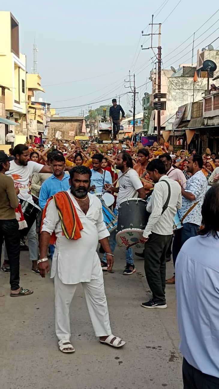 Procession of the revered Akshat Kalash from Adhoya | अध्योया से आए ...