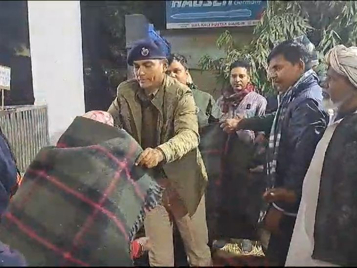 SDO-SDPO reached Kachari Chowk at midnight | आधी रात को कचहरी चौक पर पहुंचे SDO-SDPO: धरना पर ...