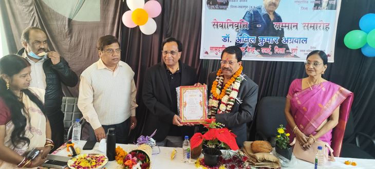 Health officer Dr. Aggarwal retired, honored | स्वास्थ्य अधिकारी डॉ ...
