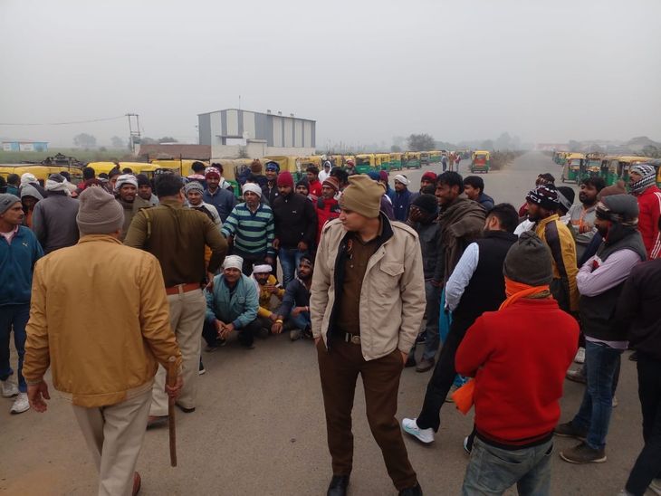 Palwal auto drivers traffic police station Protest Faridabad border ...