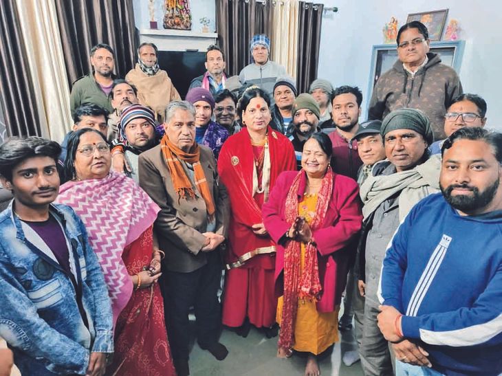 In Udaipurwati, Soni Samaj honored Kinnar Ardhanarishwar Ishwari. | उदयपुरवाटी में सोनी समाज ने ...