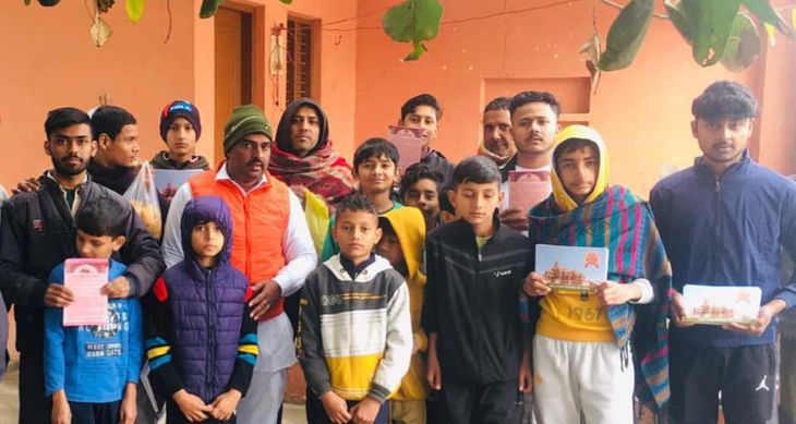 Akshat invitation campaign started from Sanauli Khurd Shiv temple ...