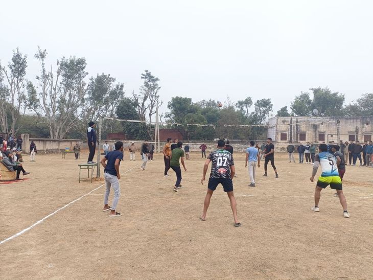 Kalba defeated police team in volleyball | वॉलीबॉल में कालबा ने पुलिस ...
