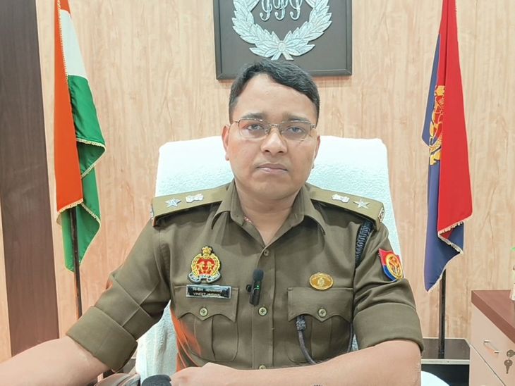 SP made the police station chief and constable line up