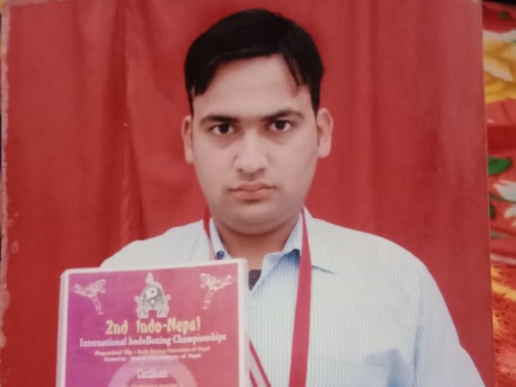 Faridabad Boxing player dipti chopra cheated Transfer money Paytm ...