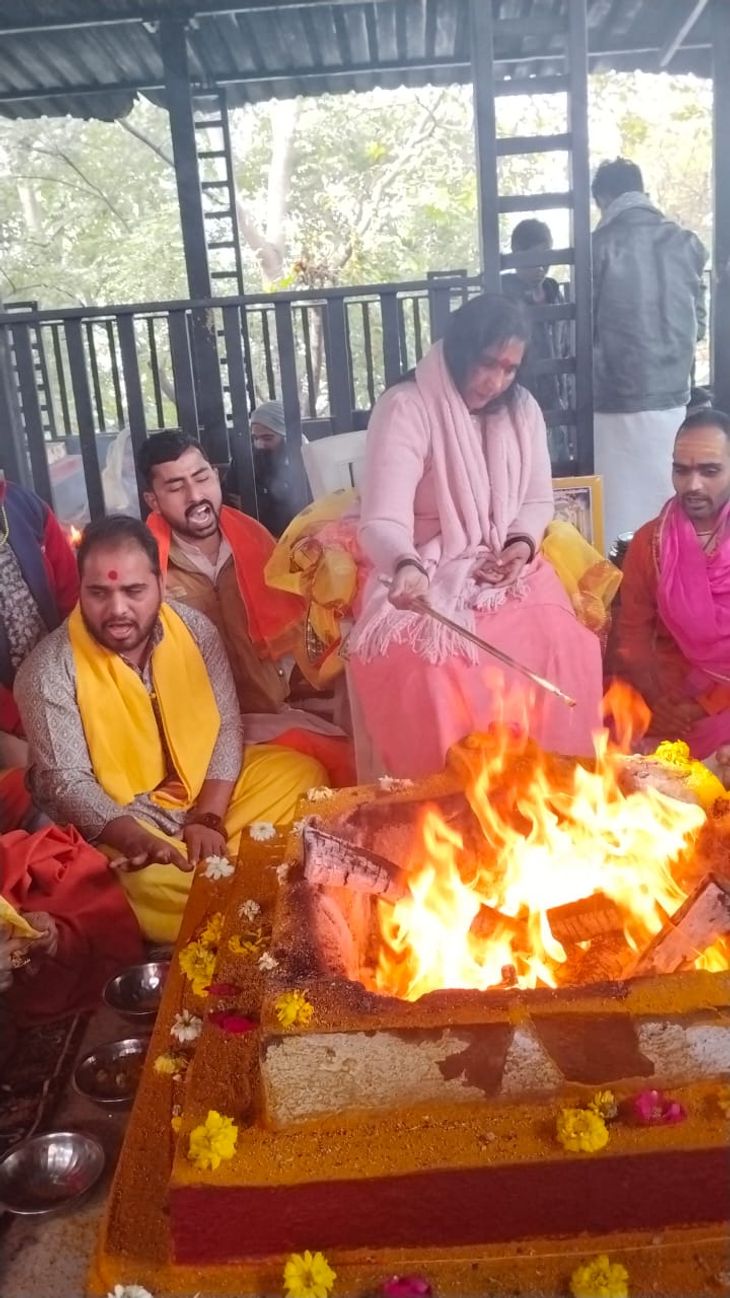 Sadhvi Ritambhara reached Maa Baglamukhi temple, performed havan and ...