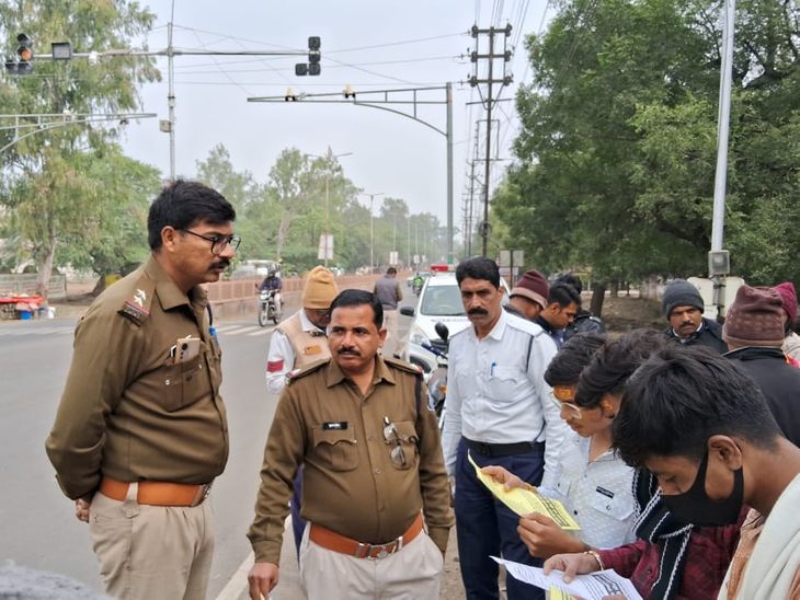 Shajapur - Driving without helmet means inviting accidents, traffic ...
