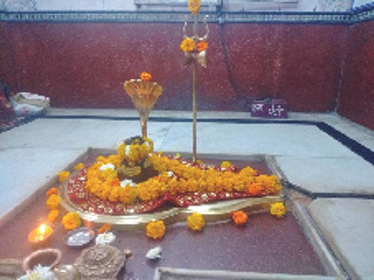 Attractive decoration of Lord Bholenath was done in Raj Rajeshwar ...