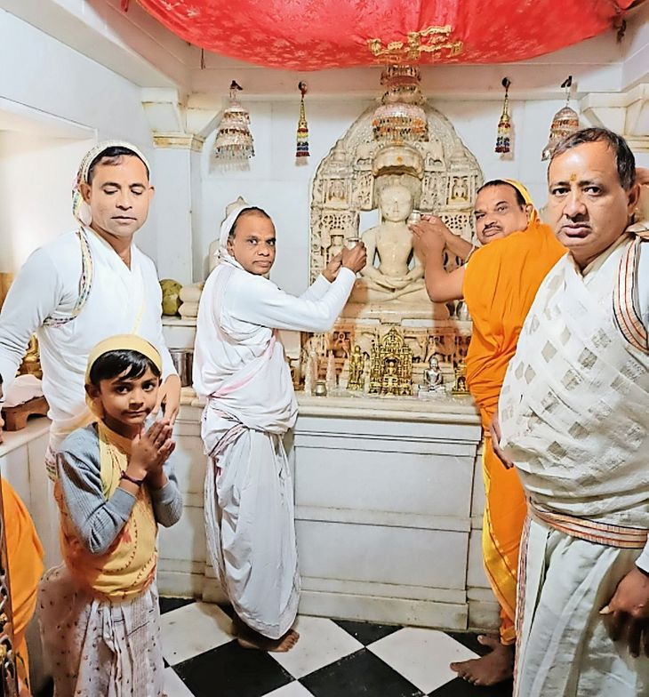 Abhishek and Shantidhara performed on the birth anniversary of Lord ...