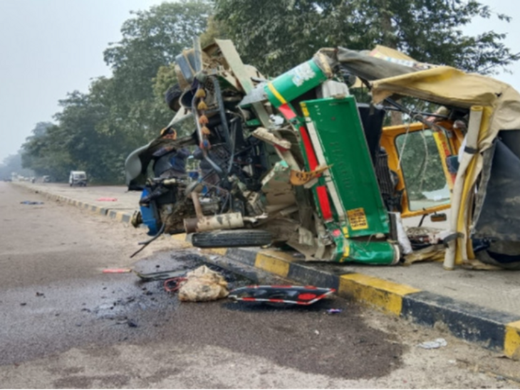 Auto driver dies in road accident in Ayodhya | अयोध्या...सड़क हादसे में ...