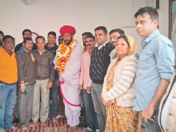 Minister of State Otram Dewasi's visit to Mundara | राज्यमंत्री ओटाराम ...