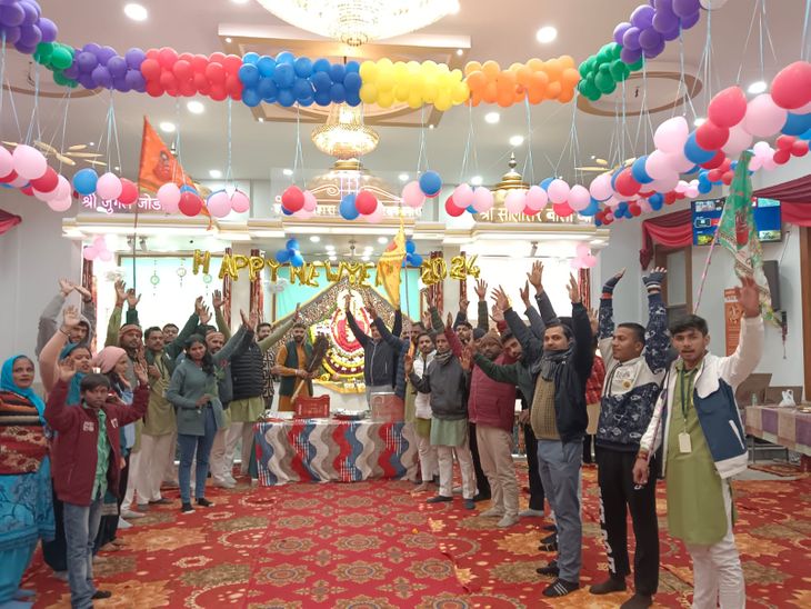 One-two-three-four, the Shyam temple echoed with the cheers of Shyam ...