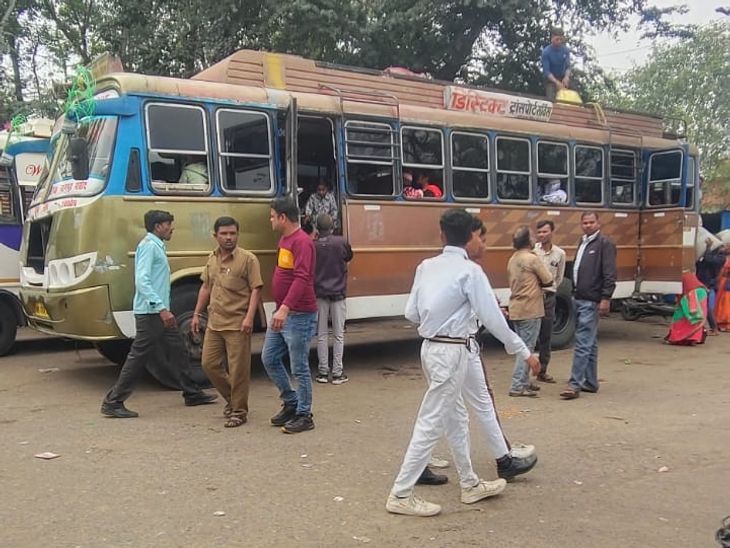 Wheels Of Buses Going To Maharashtra Stopped मह र ष ट र ज न व ल