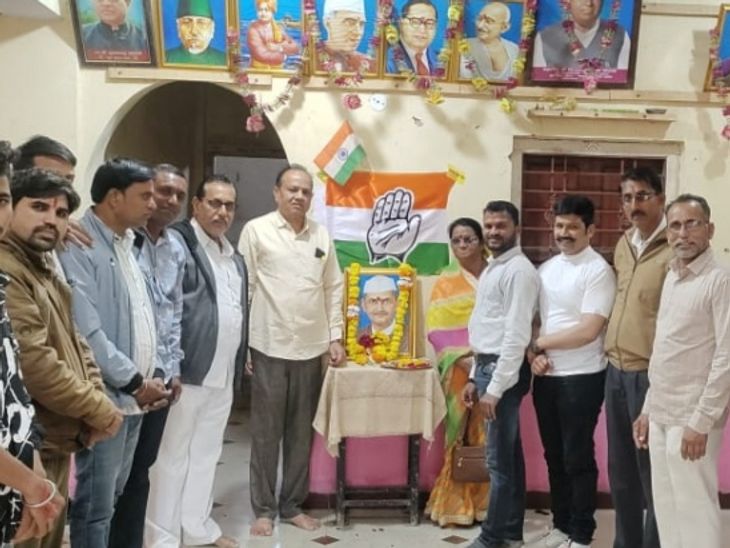 Death anniversary of former PM celebrated in Manawar | मनावर में मनाई ...