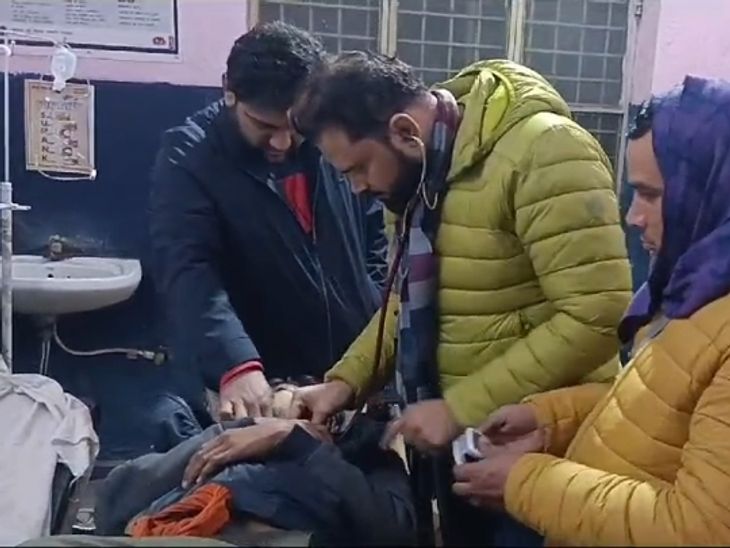 Young man found lying on the roadside in Rae Bareli | रायबरेली में सड़क ...