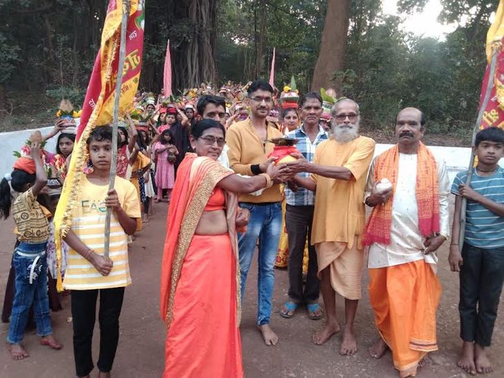Procession of Akshat Kalash taken out in Mahamaya, chanting of Shri Ram