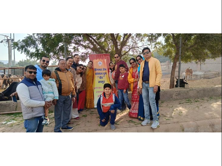 People served cows with 100 kilos of fodder | सौ किलो चारा के साथ लोगों ...