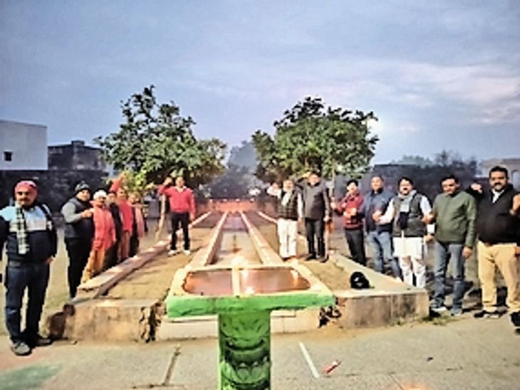 Raja Khemkaran Jayanti today... The idol was bathed with 151 kg milk ...