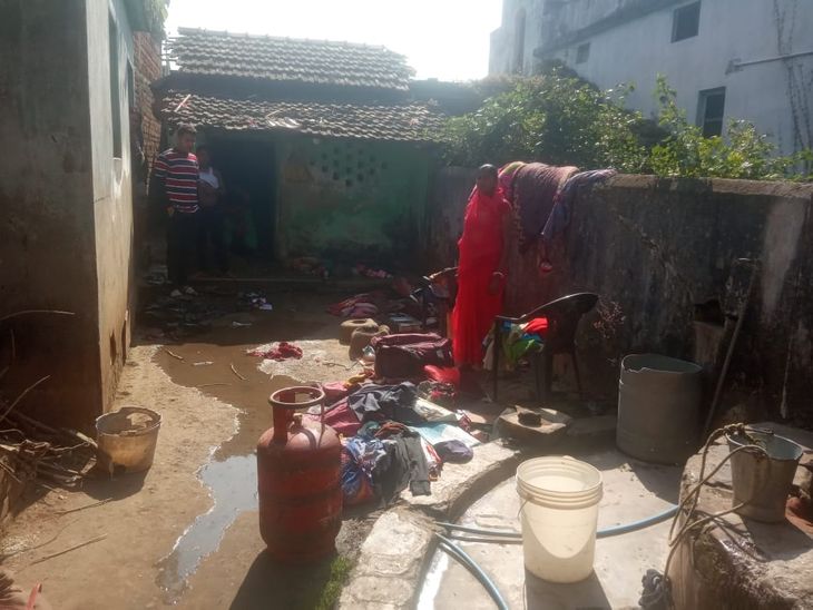 Musabani: Short circuit house fire | मुसाबनी : शॉर्ट सर्किट घर में लगी ...