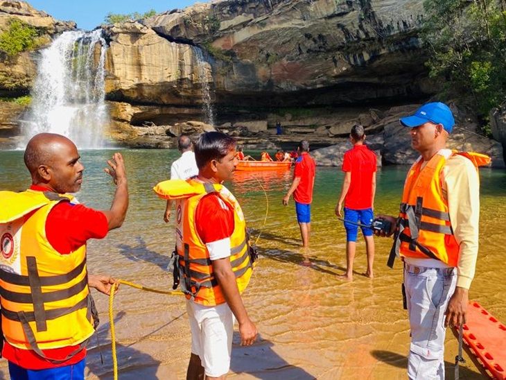 Dead body of youth drowned in Hasdev river found in the morning | हसदेव ...