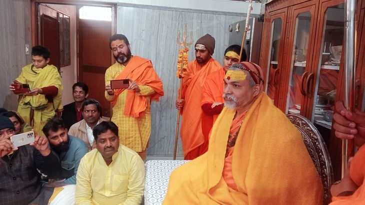 A devotee of satsangi and a person of religious inclination has a ...