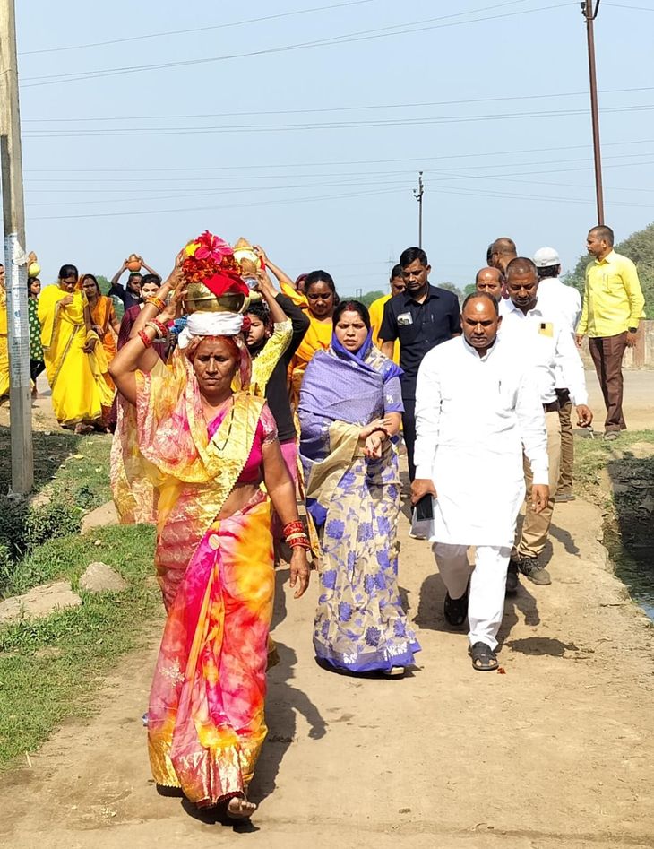 Procession of Akshat Kalash brought from Ayodhya | अयोध्या से आए निकाली ...