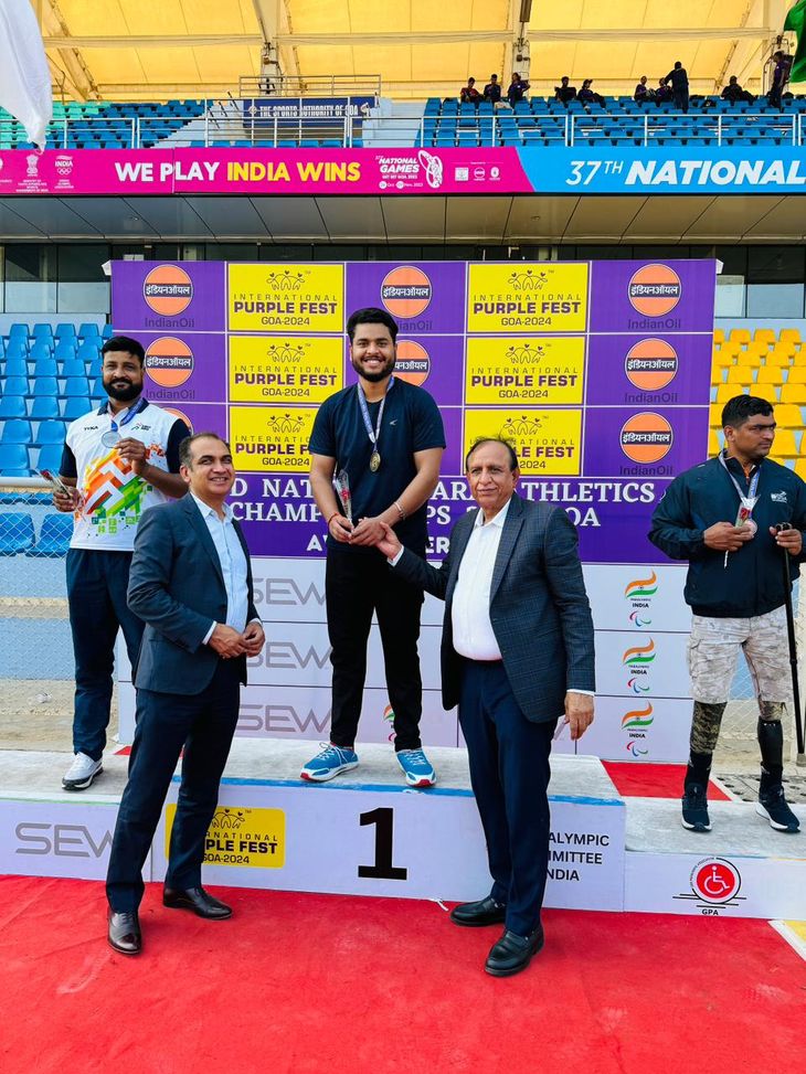 Yogesh Kathuniya won gold in 44 meter discus throw. | योगेश कथूनिया ने ...