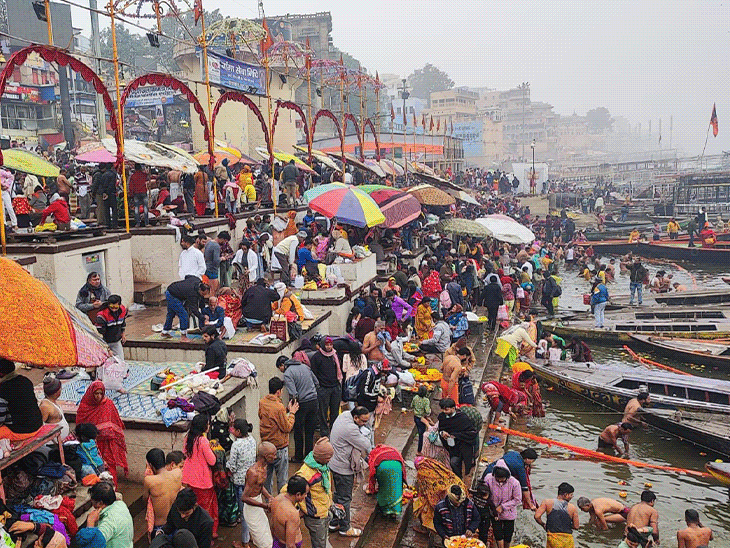 Lakhs of devotees took a dip in 84 ghats of Kashi. Crowd gathered from Dashashmedh to Assi on ...