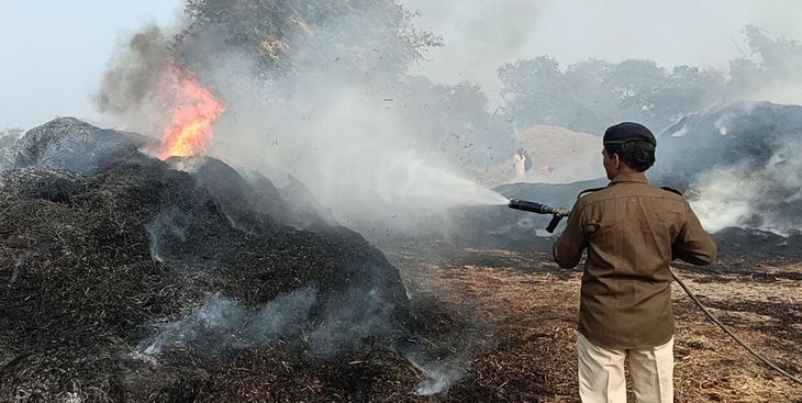 Fire broke out in the barn in Dulla Bigha village, 255 loads of paddy ...