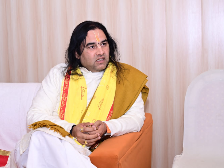 Storyteller Devki Nandan Thakur reached Ayodhya | देवकी नंदन ठाकुर बोले-सुप्रीम कोर्ट को देंगे ...