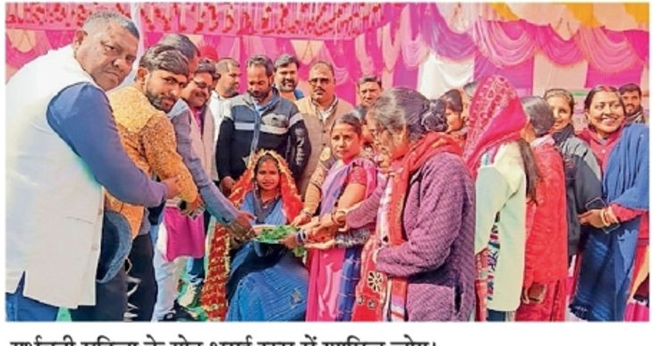 Vikas Bharat Sankalp Yatra reached Itkhori and Malakpur | इटखोरी व ...