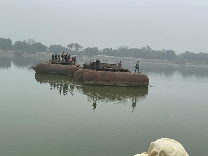 Traffic closed on the barrel built between Kurcha-Darauli on Saryu ...