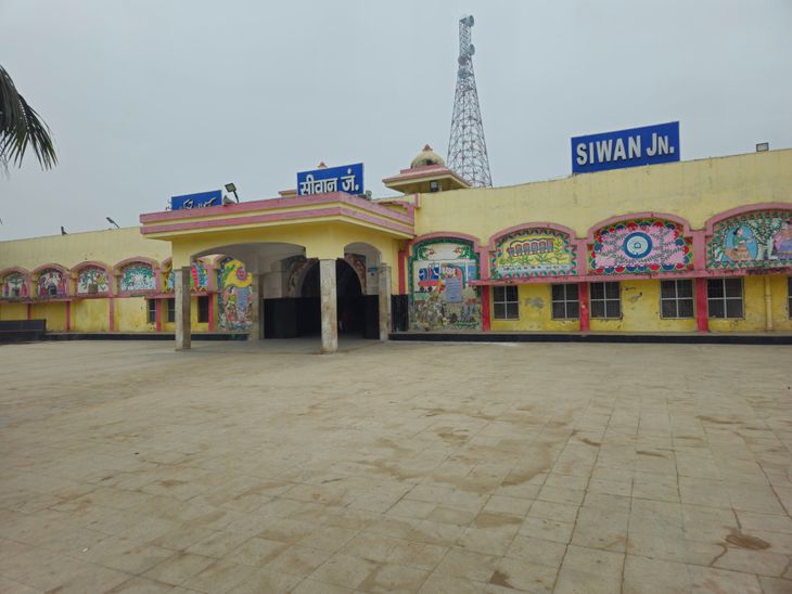 Two automatic stairs and lift will be installed at Siwan Railway ...