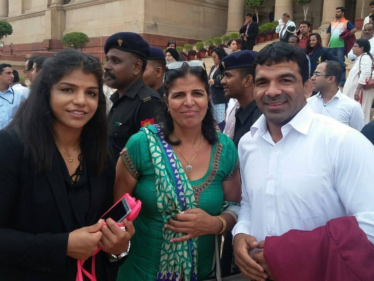 Indian wrestler Virender Singh Goonga Pehlwan For Sakshi Malik; PM ...